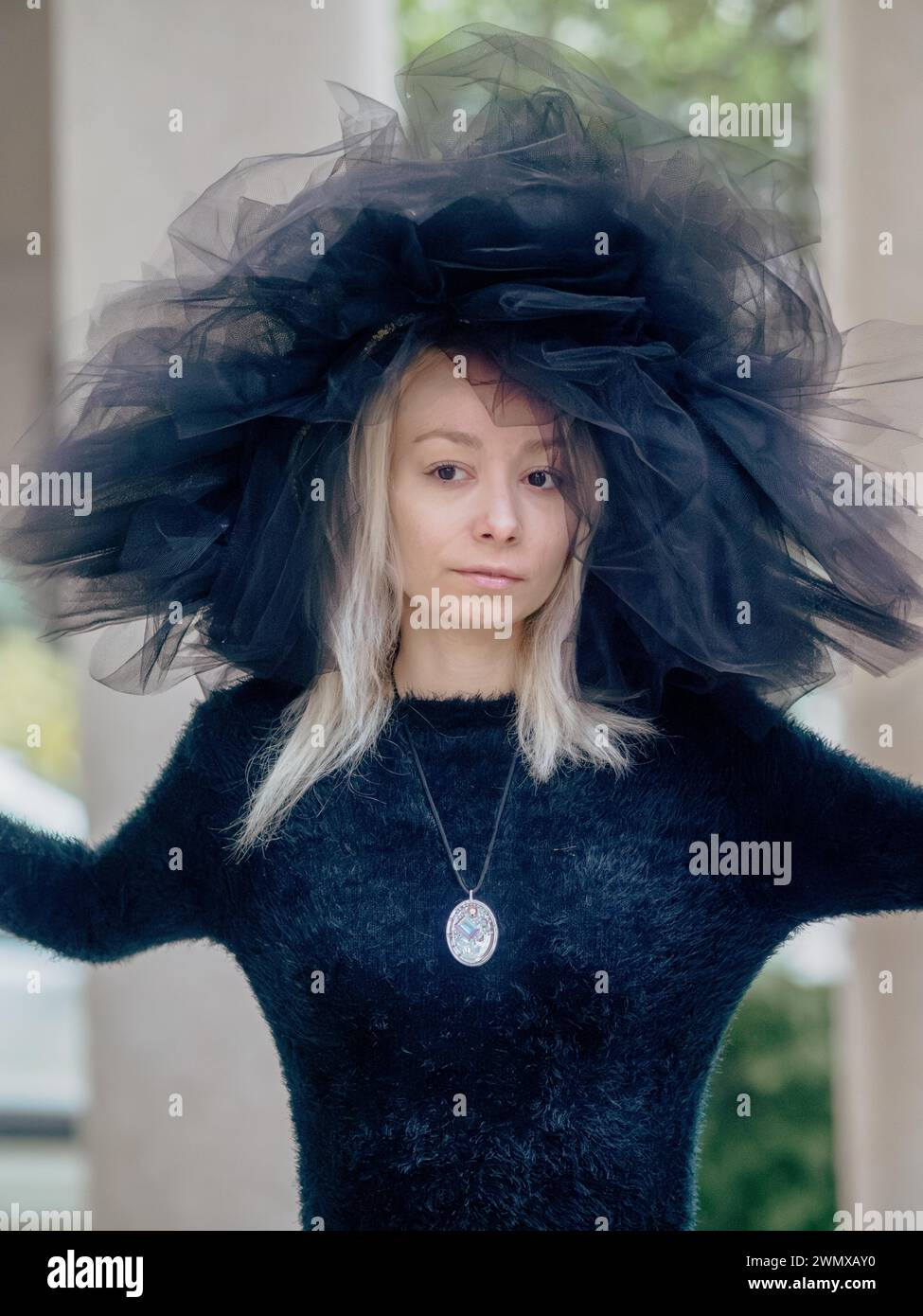 Elegant gaze hi-res stock photography and images - Alamy