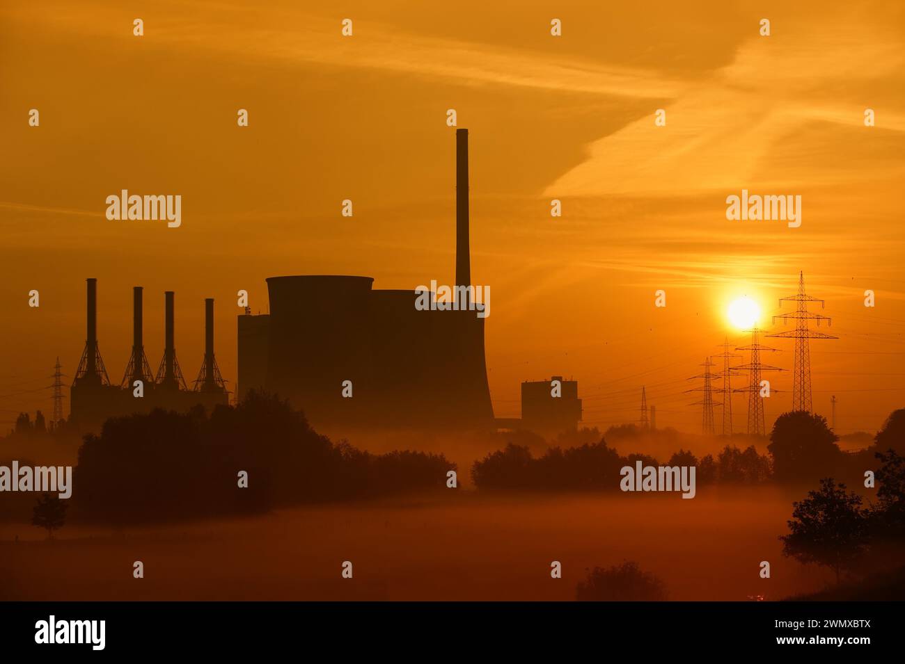 Gersteinwerk power station and high-voltage pylons at sunrise, Werne ...