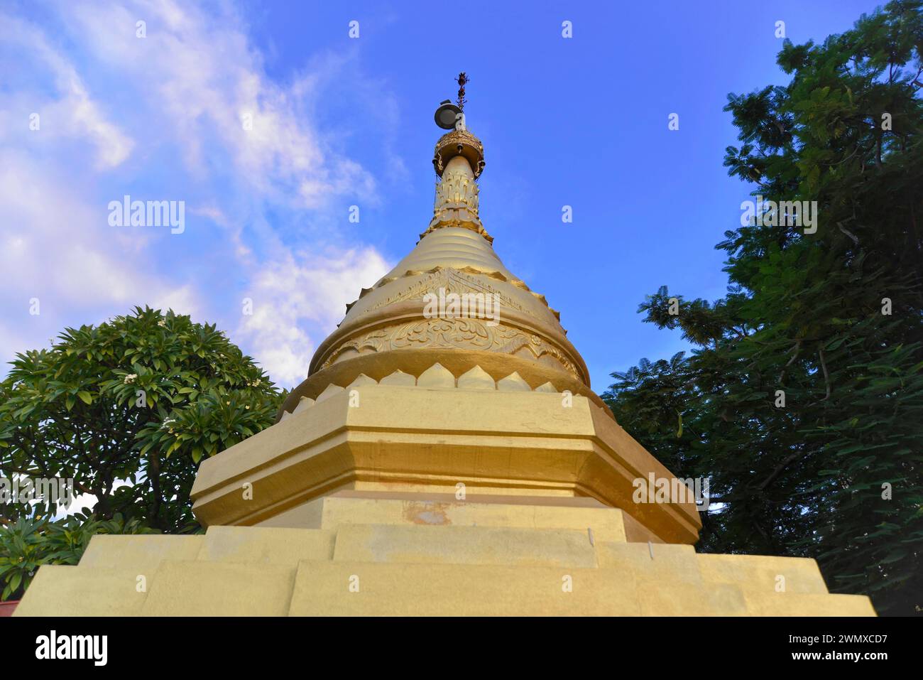 Burmese temple complex hi-res stock photography and images - Alamy