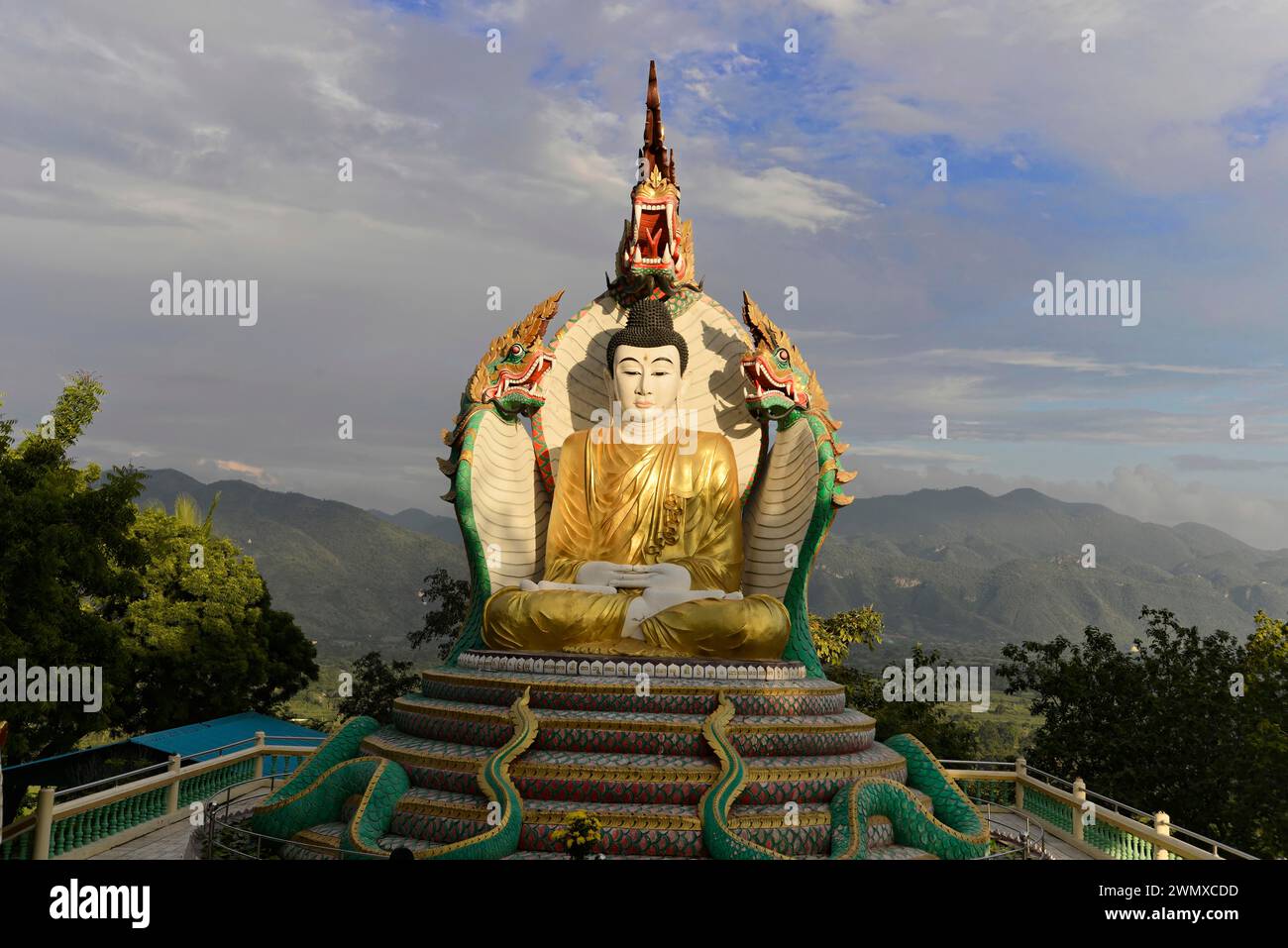 Burmese temple complex hi-res stock photography and images - Alamy