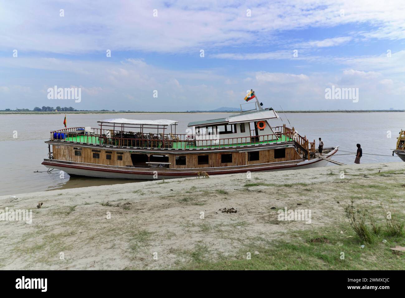 Riverboat photography hi-res stock photography and images - Alamy