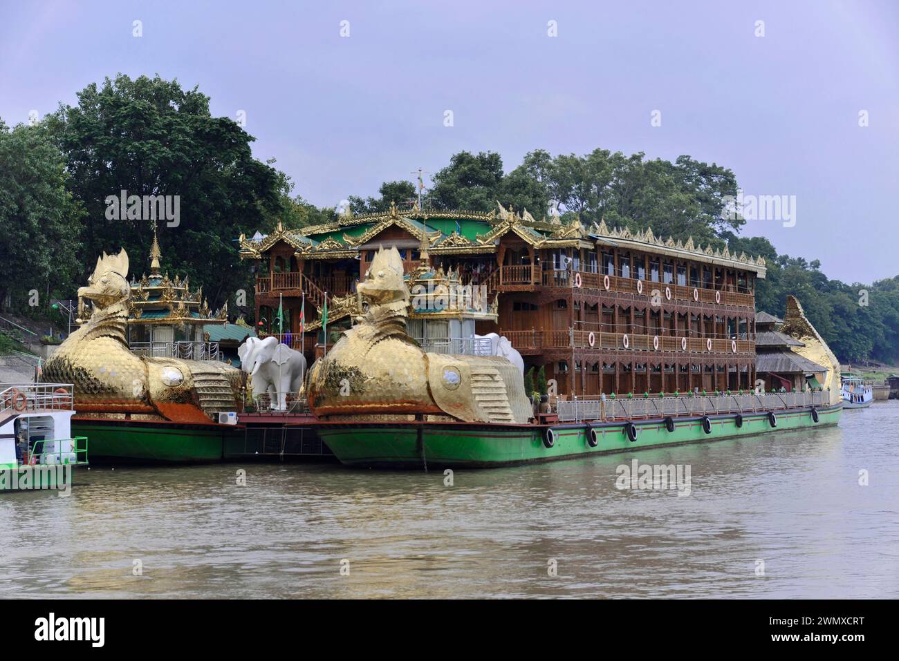 Ayeyarwady river photography hi-res stock photography and images - Alamy