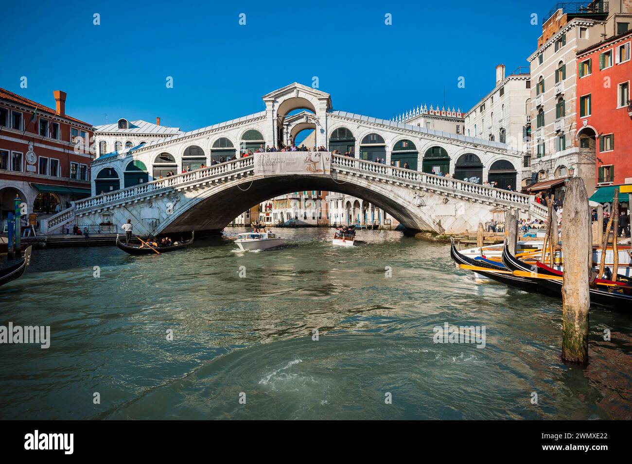 Rialto Bridge with Grand Canal, city trip, holiday, travel, tourism ...
