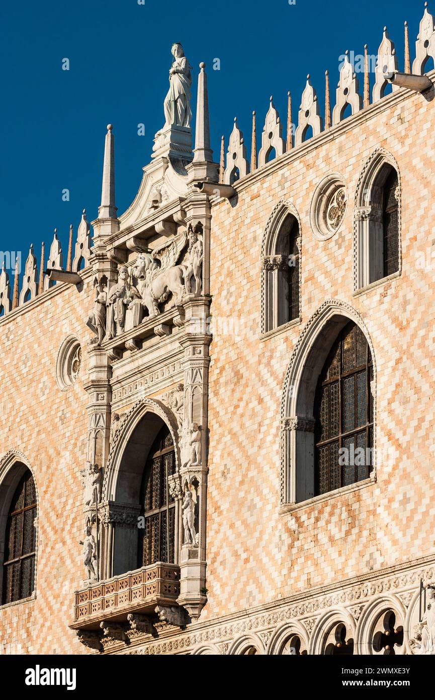 Facade of the Doge's Palace on St Mark's Square, city trip, holiday ...