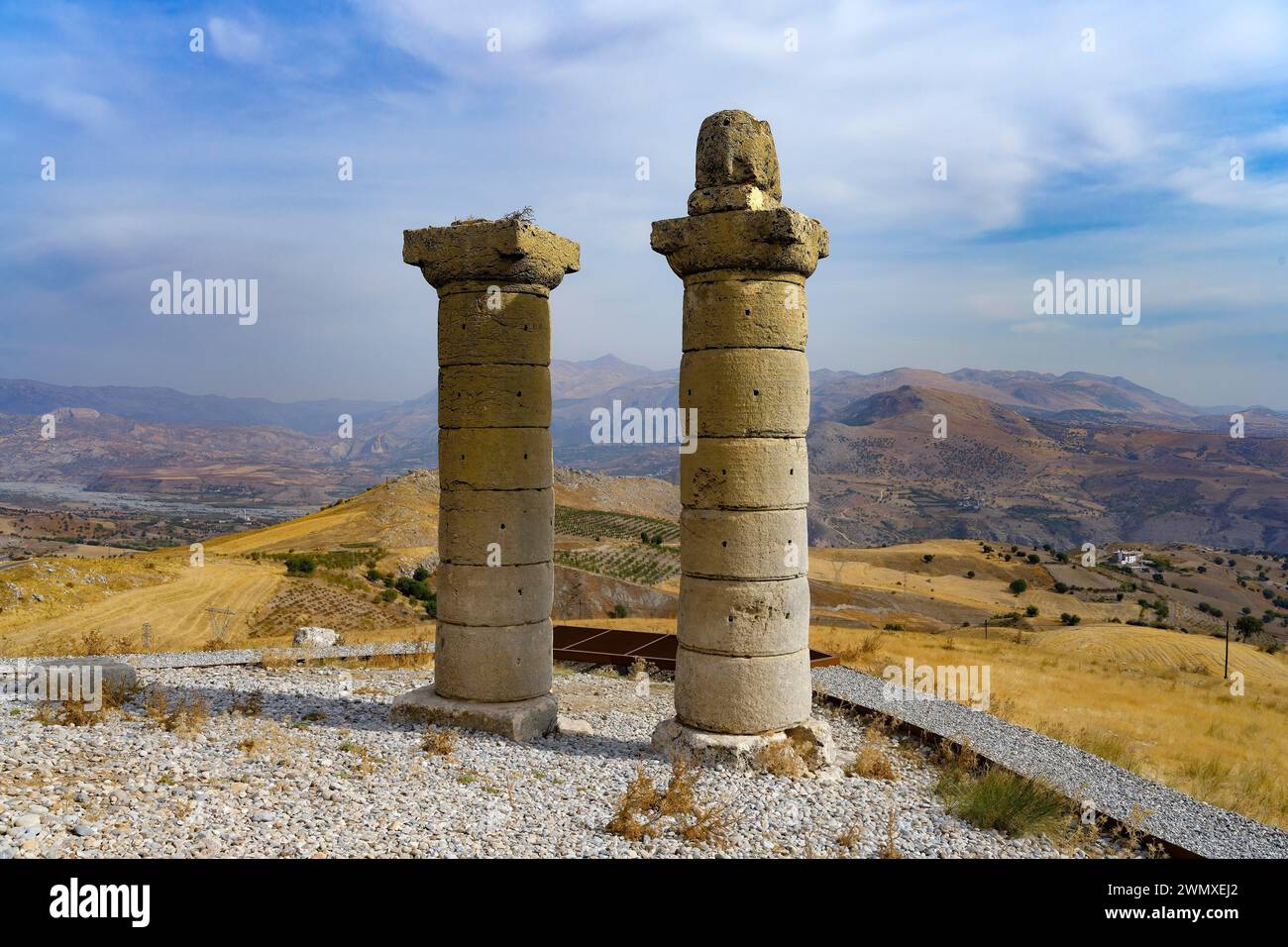 Asian grave hi-res stock photography and images - Alamy
