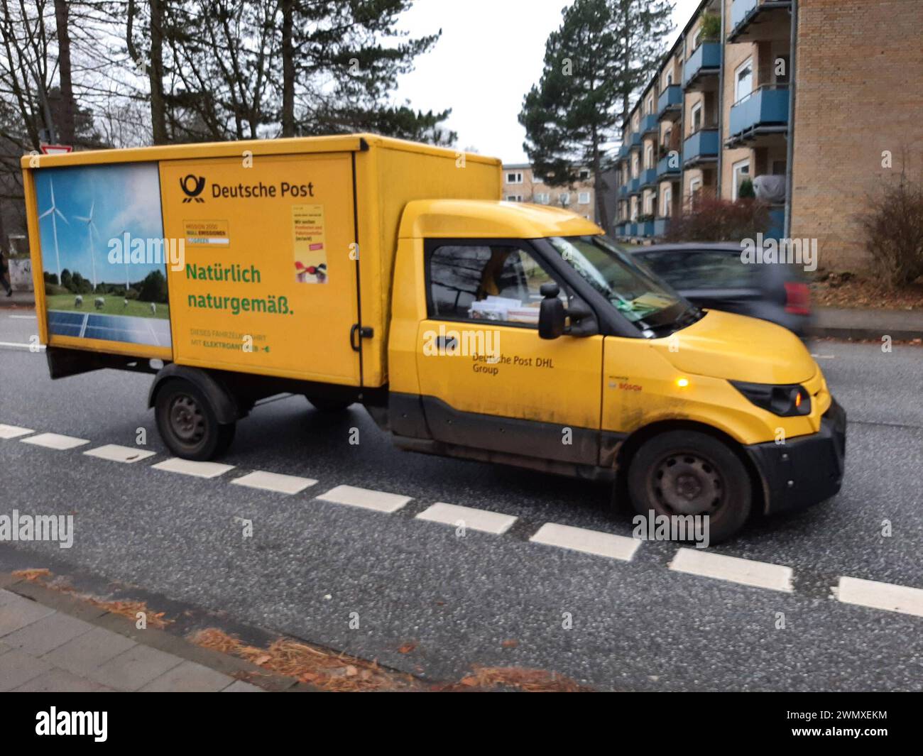 Paketauto hi-res stock photography and images - Alamy