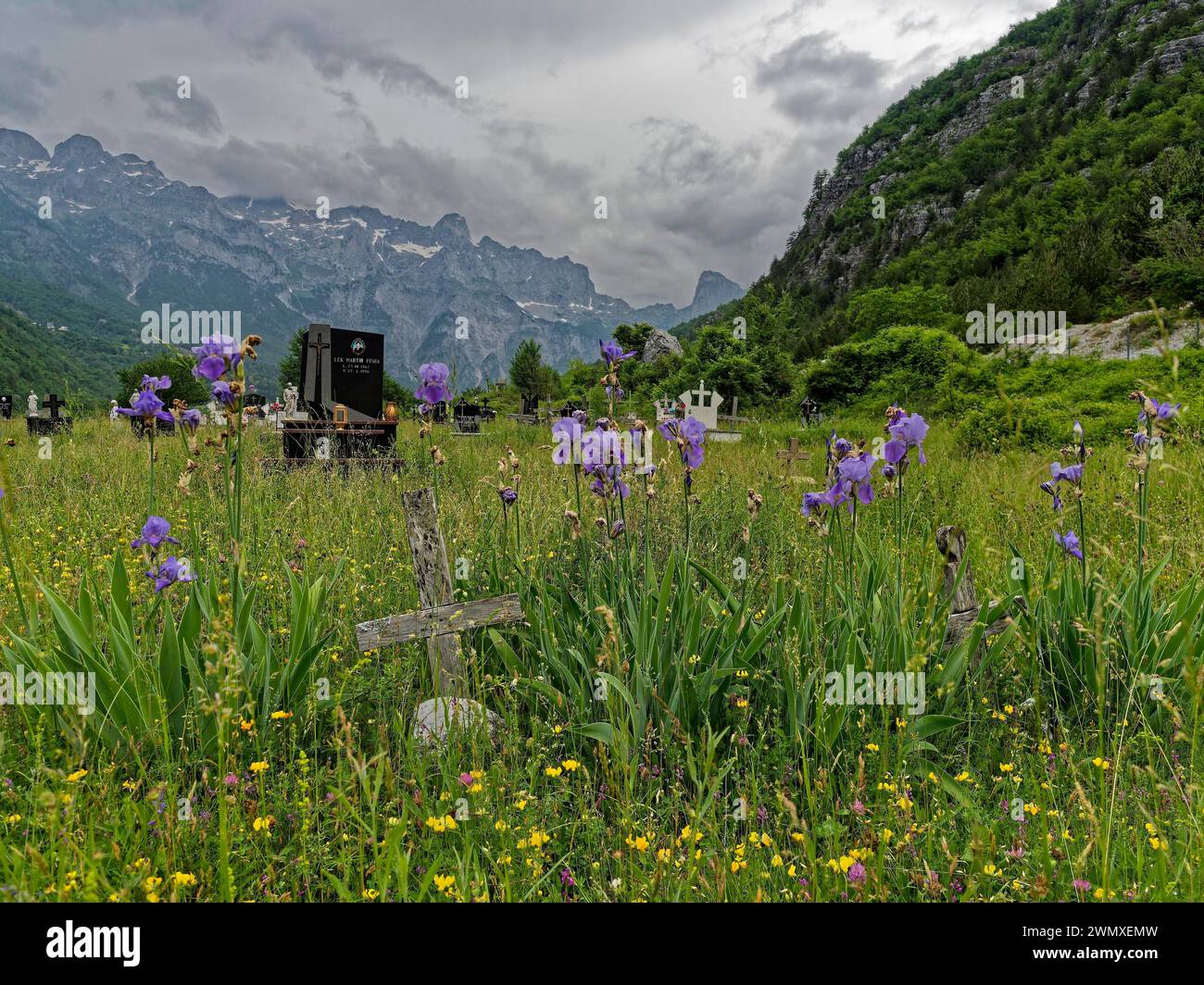 Albania cemetery hi-res stock photography and images - Alamy