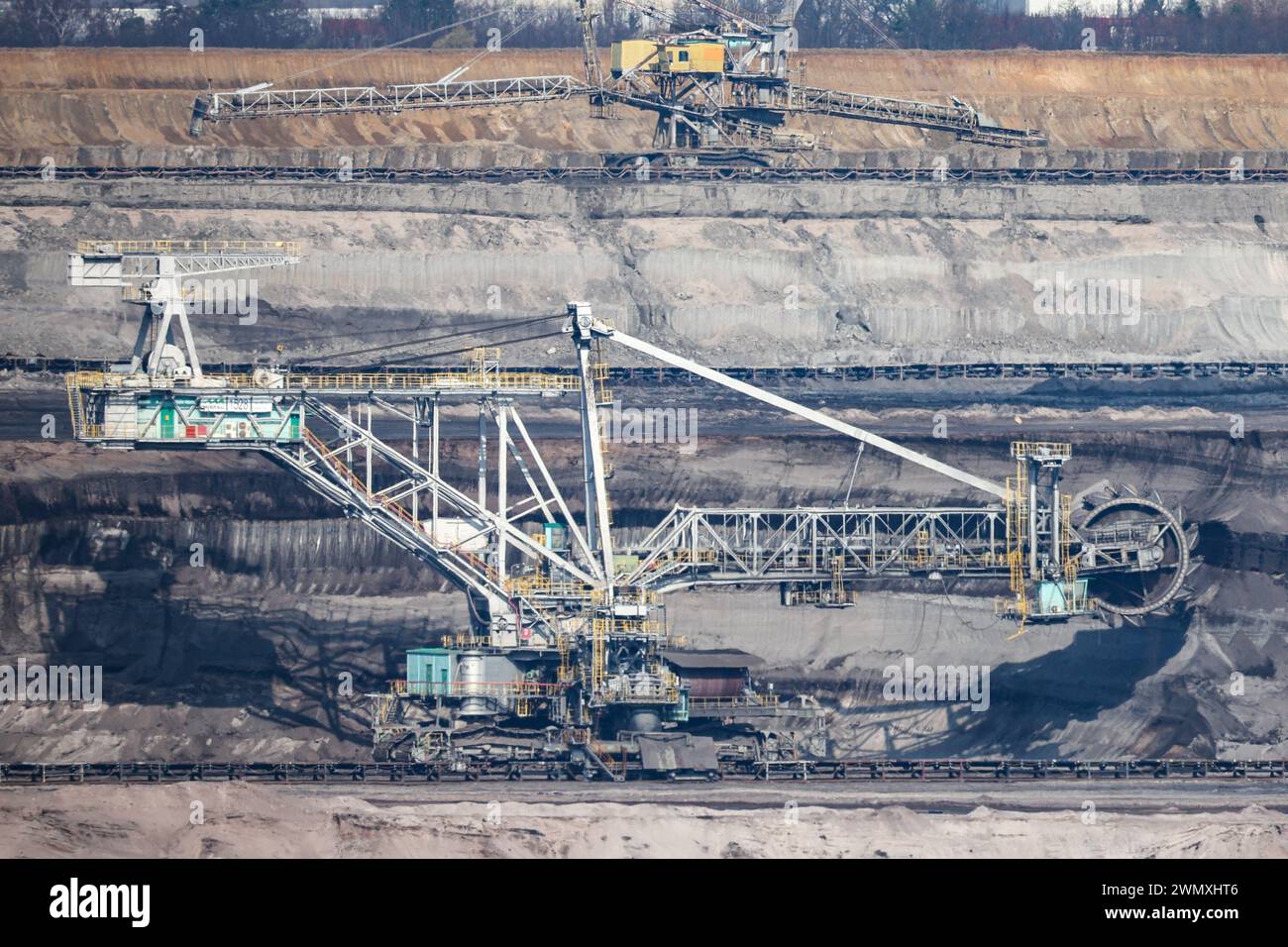 28 February 2024, Saxony, Pödelwitz: A bucket wheel excavator (front ...