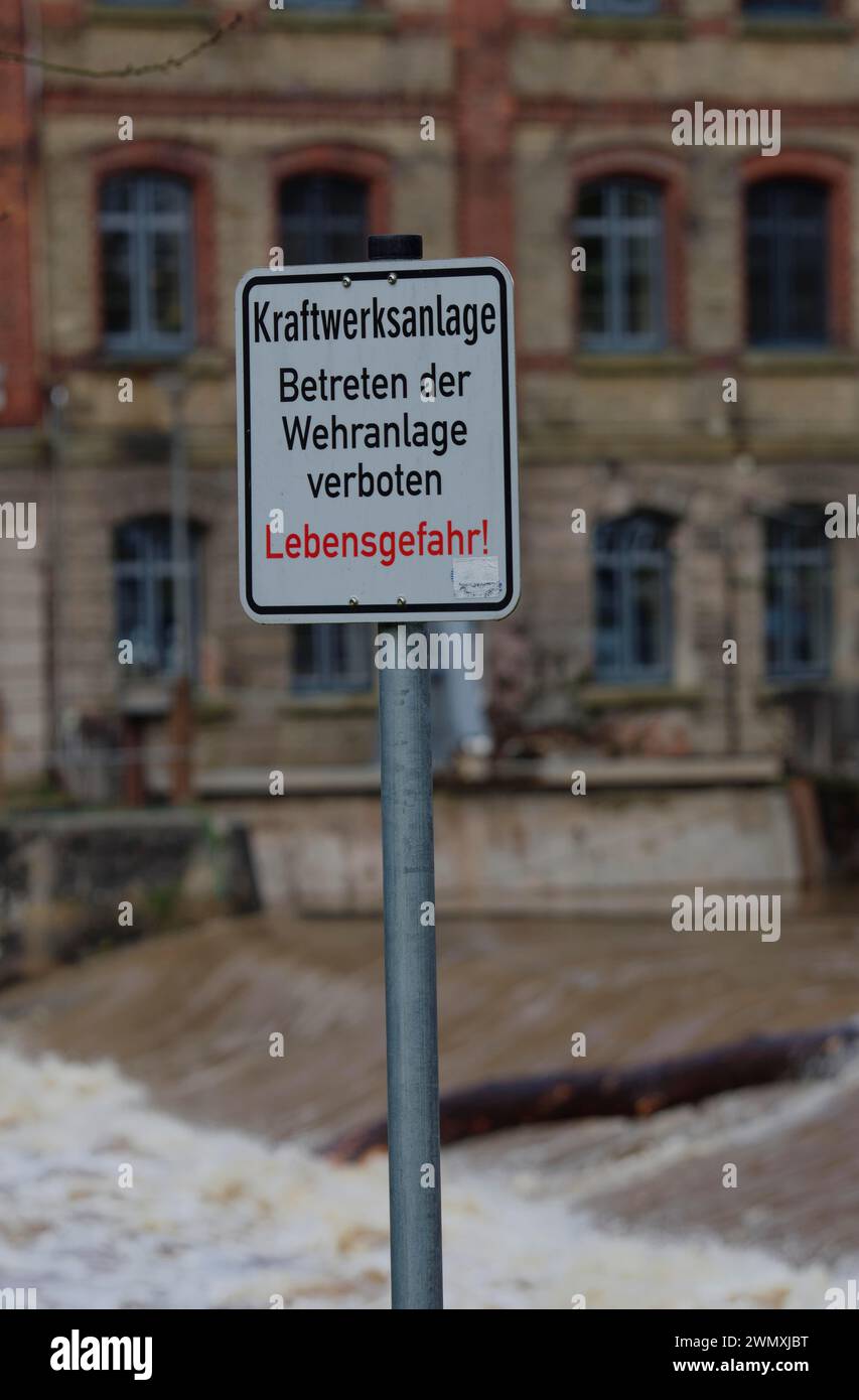 Warning sign, information sign, attention, danger, danger to life, risk ...