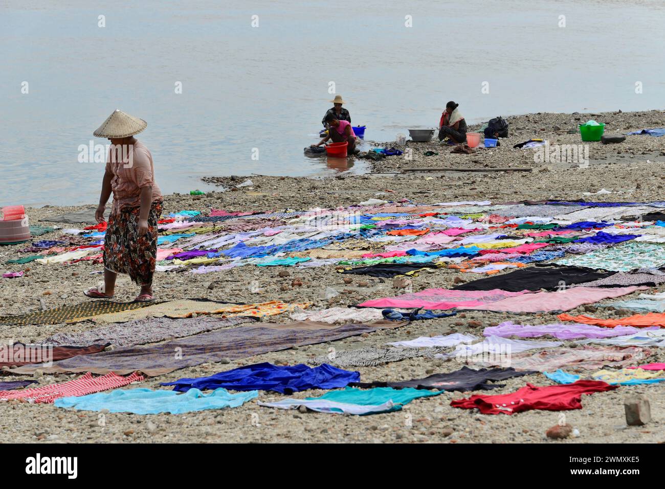 Myanmar cleaning hi-res stock photography and images - Alamy