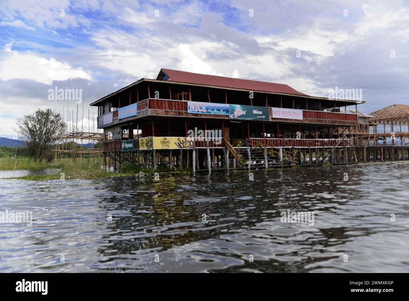 Myanmar restaurant hi-res stock photography and images - Alamy