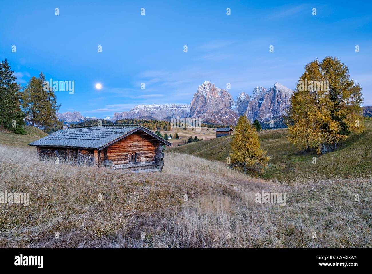 Autumn on the Seiser Alm, Alpine huts with Plattkofel and Langkofel ...