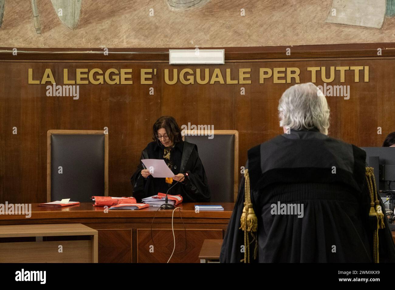 Palazzo di giustizia milano hi-res stock photography and images - Alamy