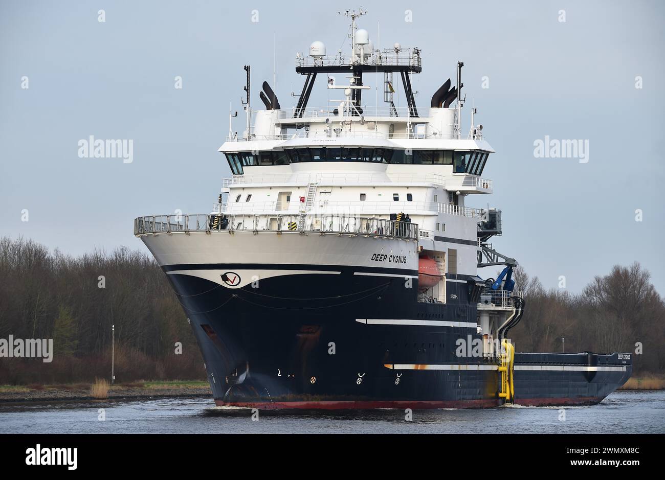 Offshore wind farm supply ship Deep Cygnus in the Kiel Canal, Schleswig ...