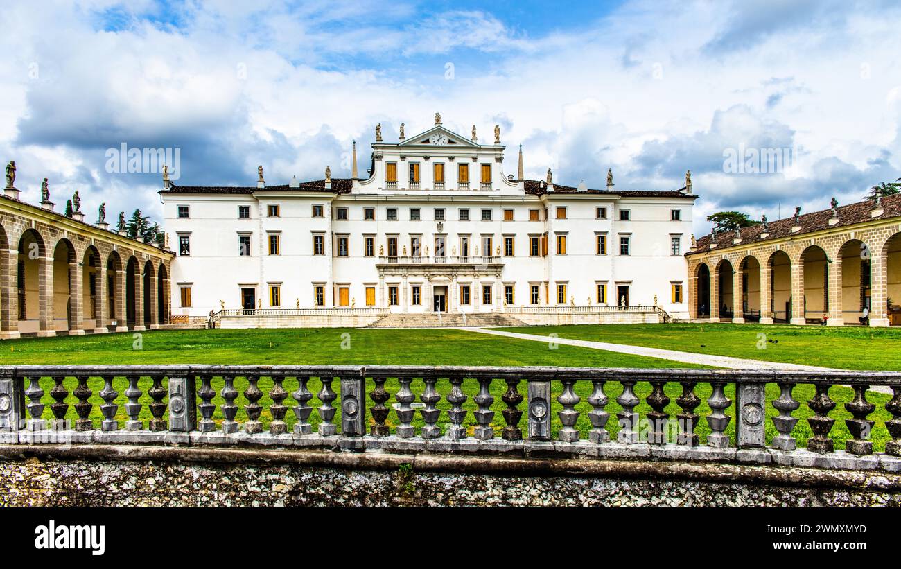 17th century mansion house hi-res stock photography and images - Alamy