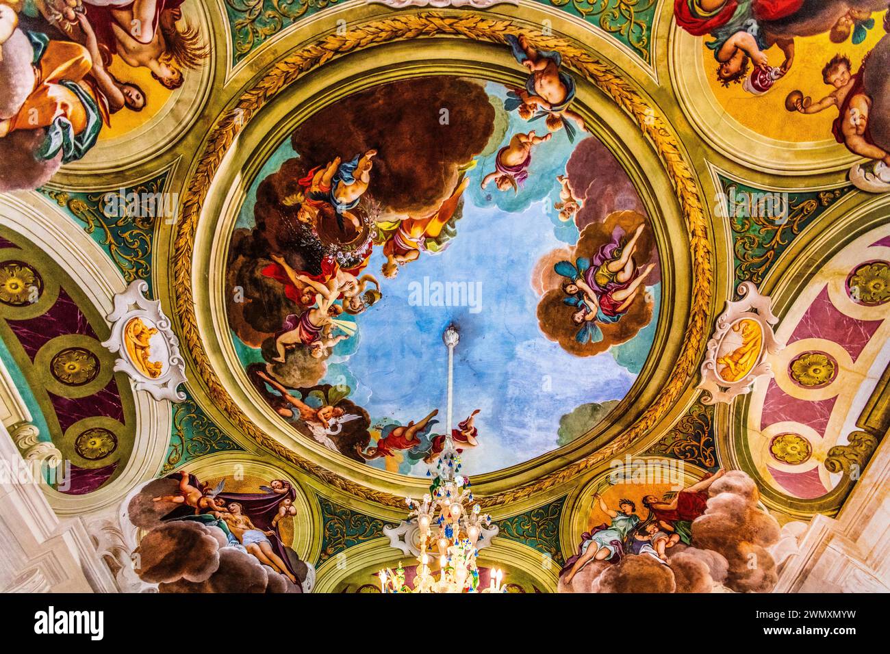 17th century mansion ceiling hi-res stock photography and images - Alamy