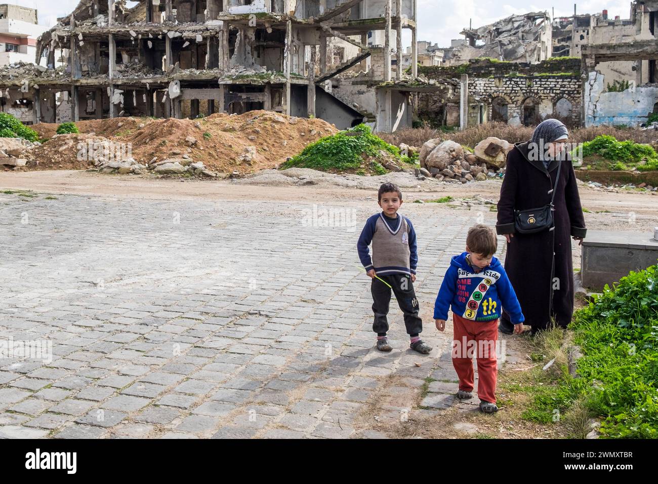 Syria, Homs, daily life in a neighborhood destroyed by bombing Stock ...
