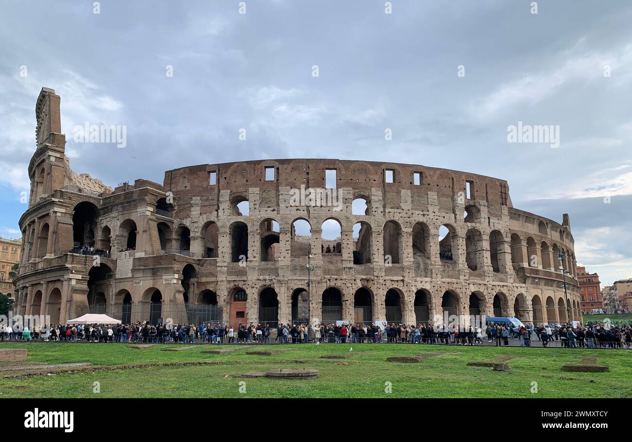 Full framed image of The Colosseum in Rome with many tourists queuing ...