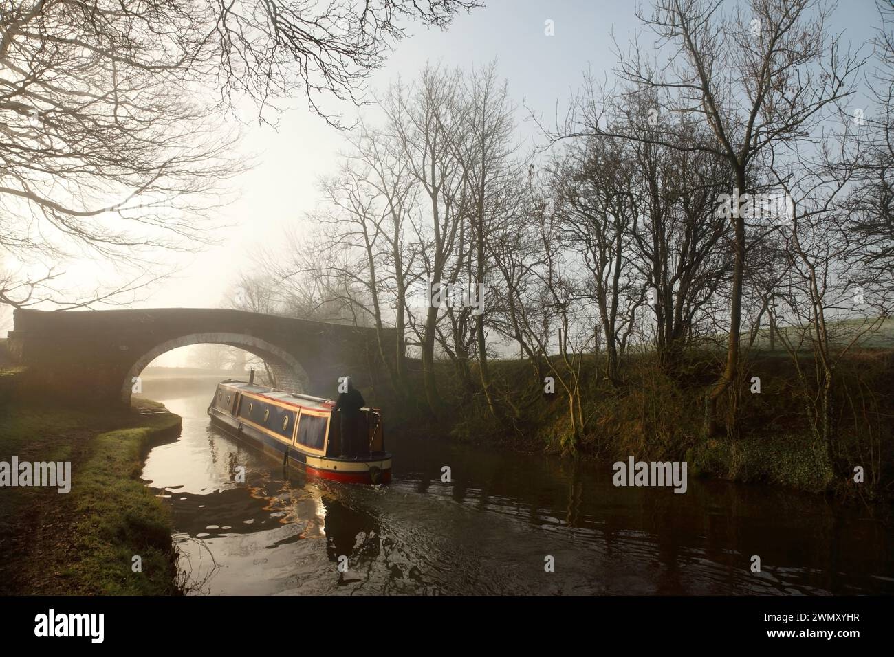 Narrow boat passing under Newton Bridge (no. 164) over the Leeds ...