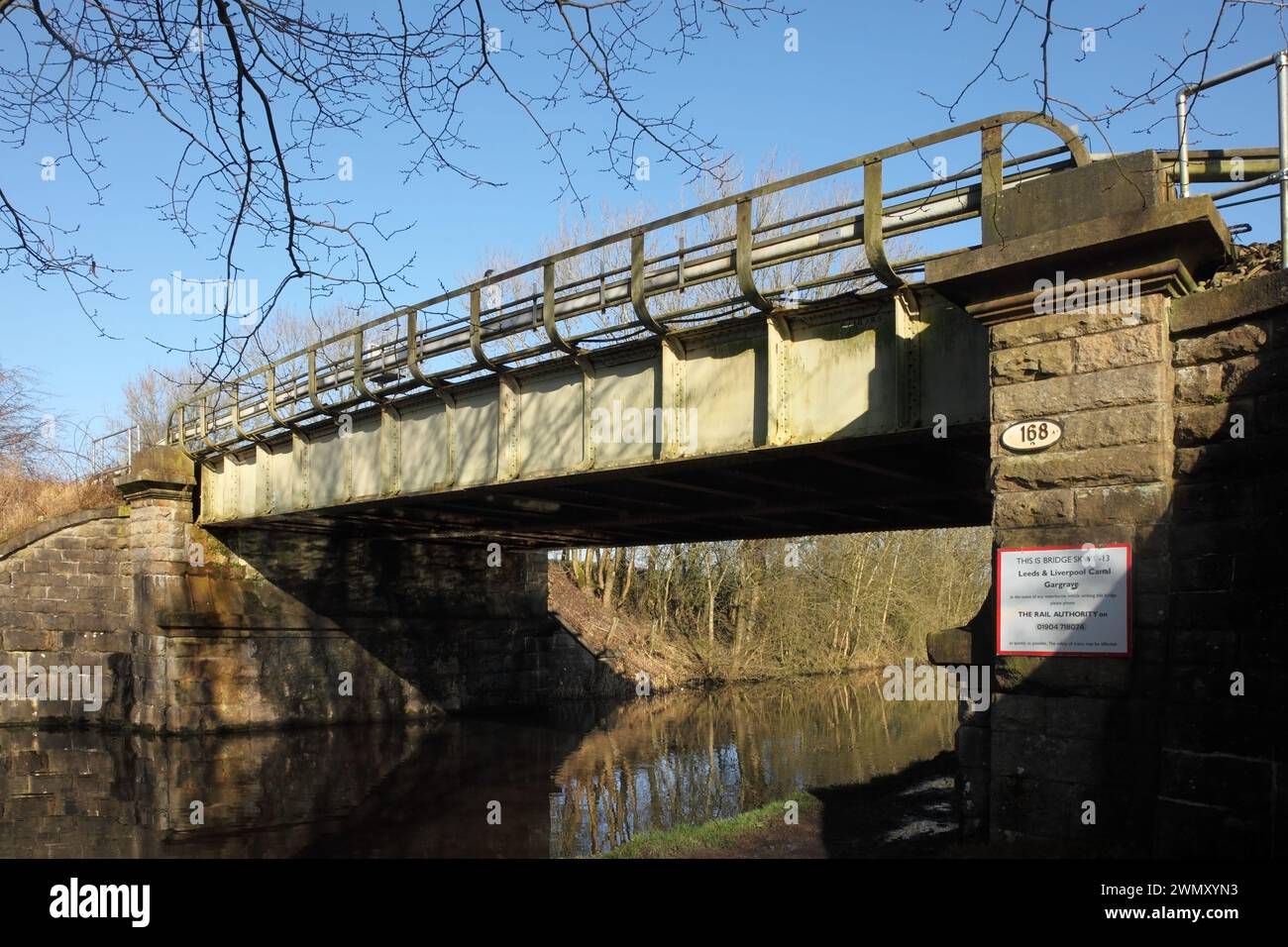 Railway bridge no. 168 over the Leeds-Liverpool canal near Gargrave ...