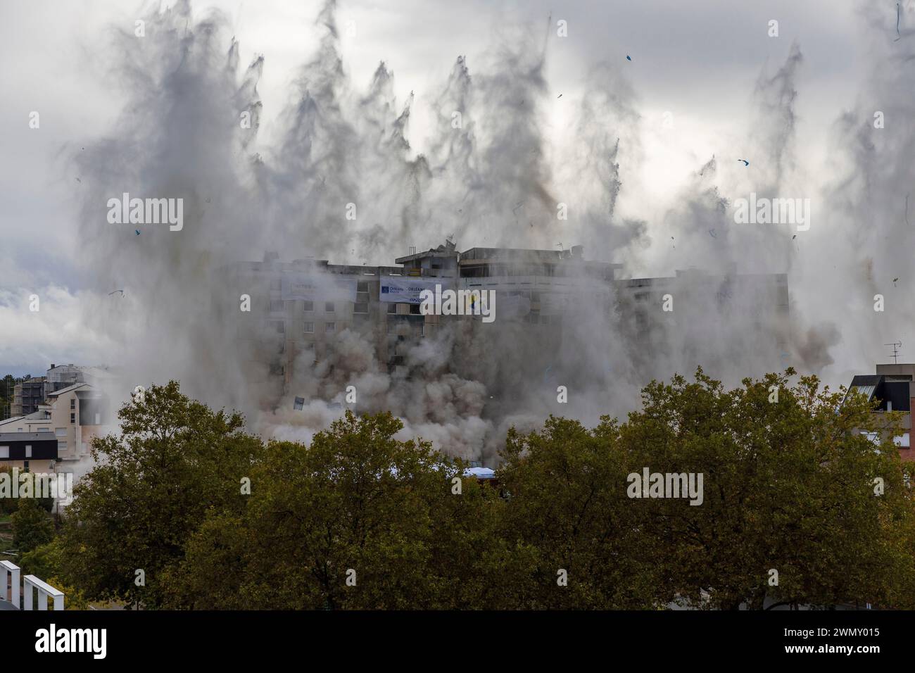 France, Loiret (45), Orléans-La-Source, lightning strike of a 17-story ...