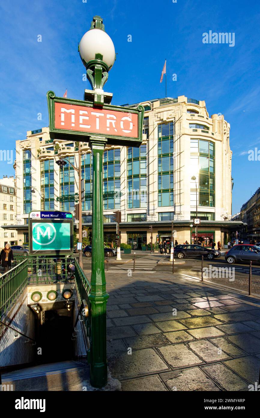 La samaritaine roof hi-res stock photography and images - Alamy