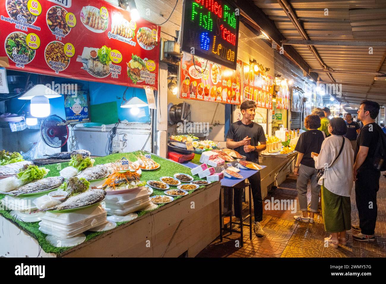Thailand, Chiang Rai, night market, or Night Bazaar, street food stand ...
