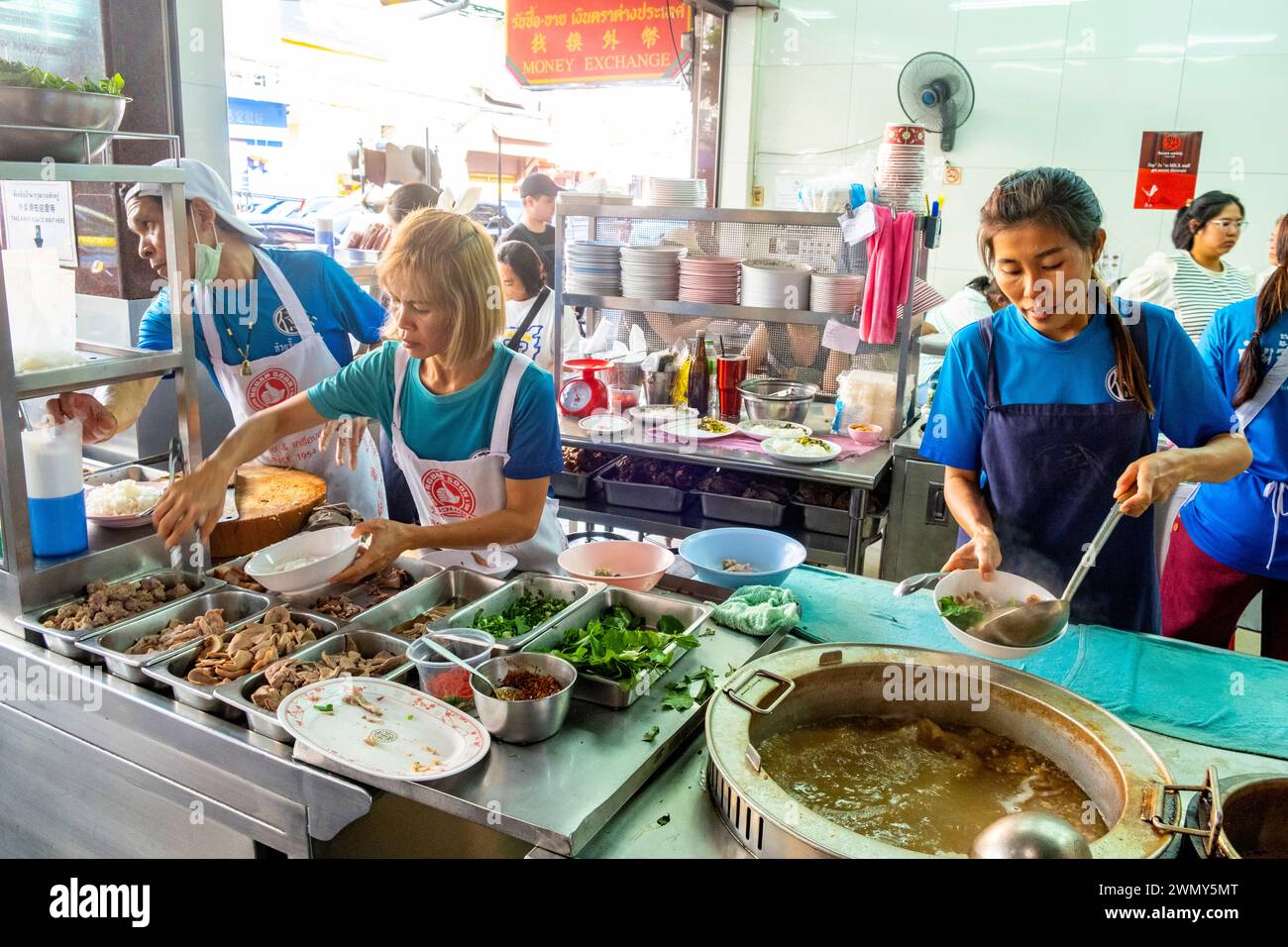 Chinatown food street noodle hi-res stock photography and images - Alamy
