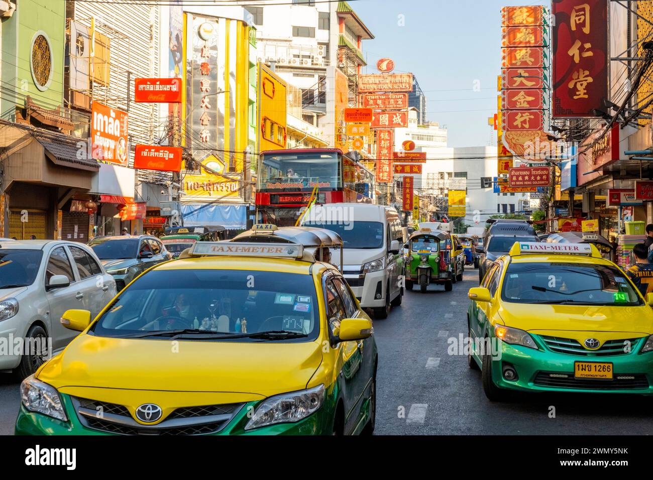 Thailand, Bangkok, Chinatown, Thanon Yaowarat street Stock Photo - Alamy