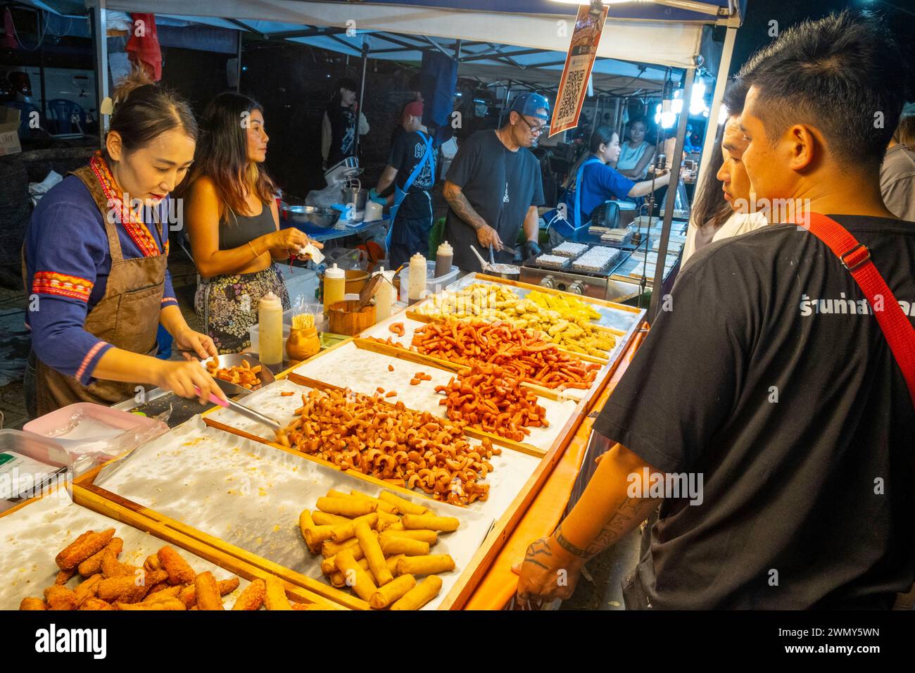 Thailand, Chiang Rai, night market, or Night Bazaar, street food stand ...