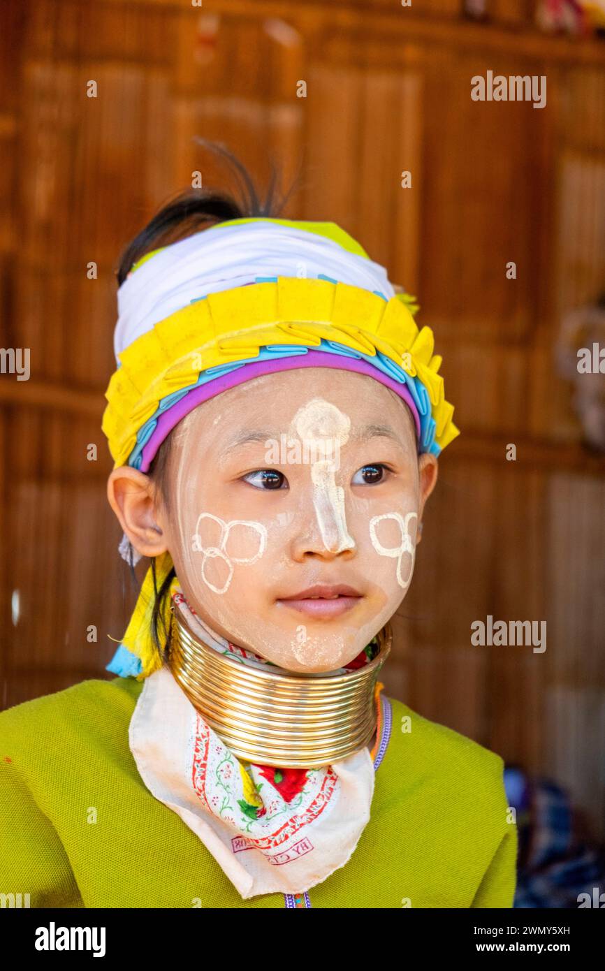 Thailand, Chiang Rai, village of the Kayan tribe, Giraffe or Padaung ...