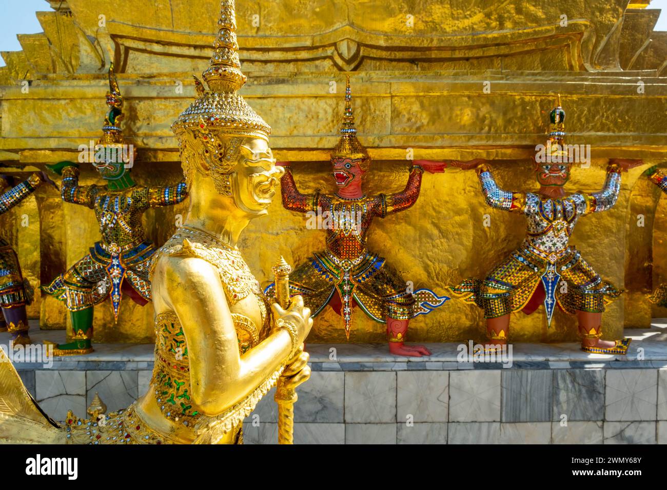 Statue of a guard at the chedi hi-res stock photography and images - Alamy