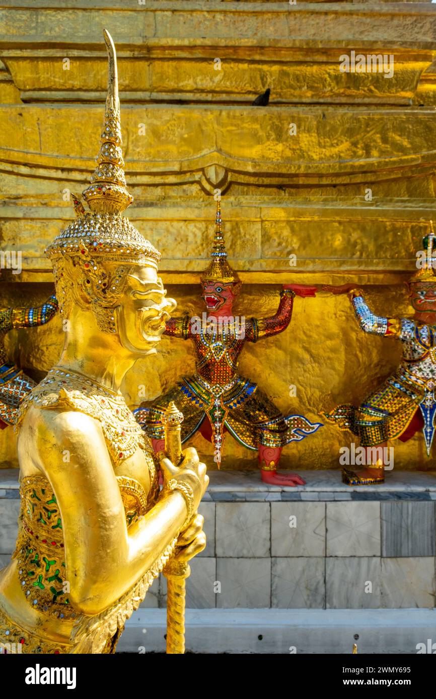 Grand palace guard statue hi-res stock photography and images - Alamy