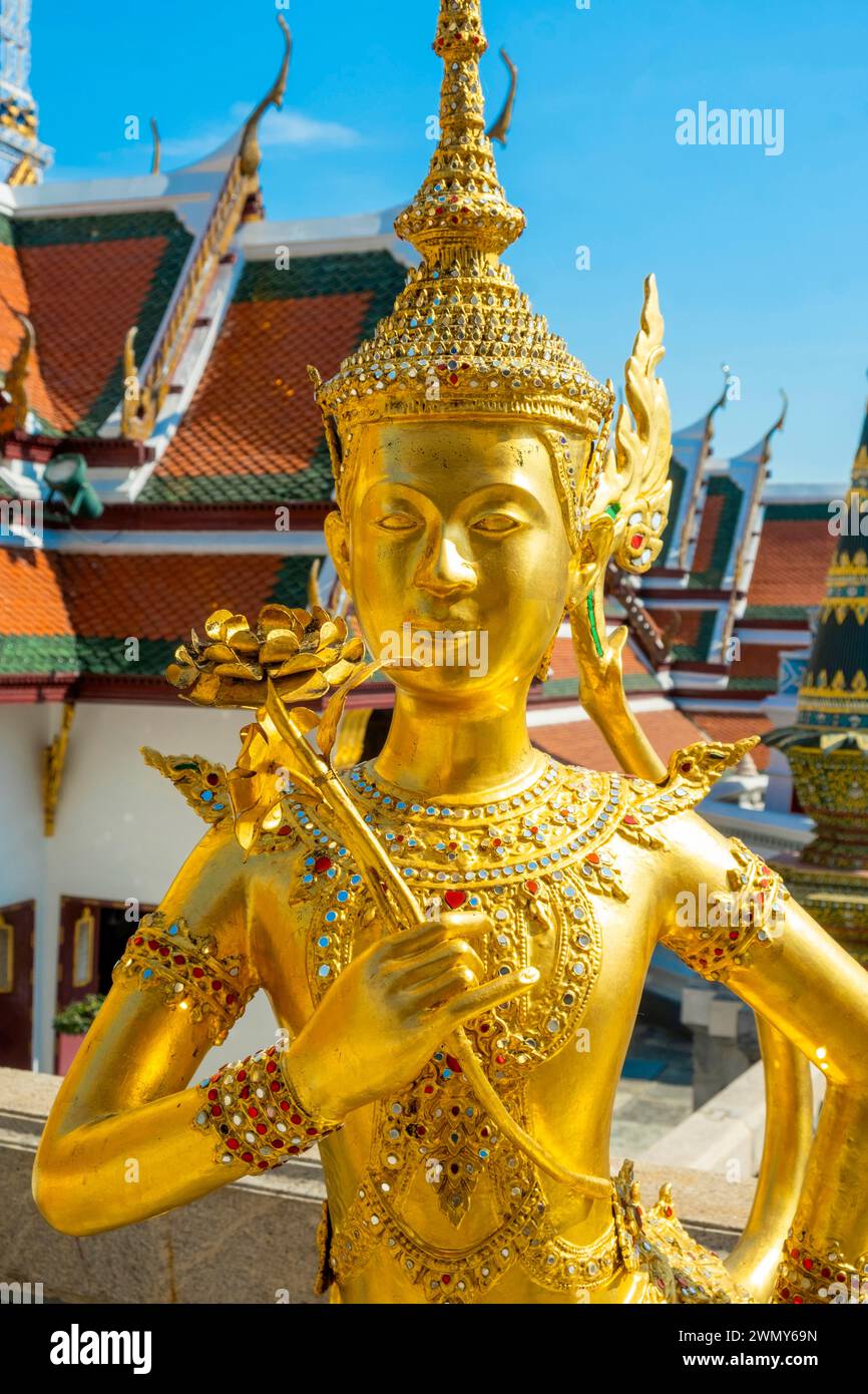 Grand palace guard statue hi-res stock photography and images - Alamy