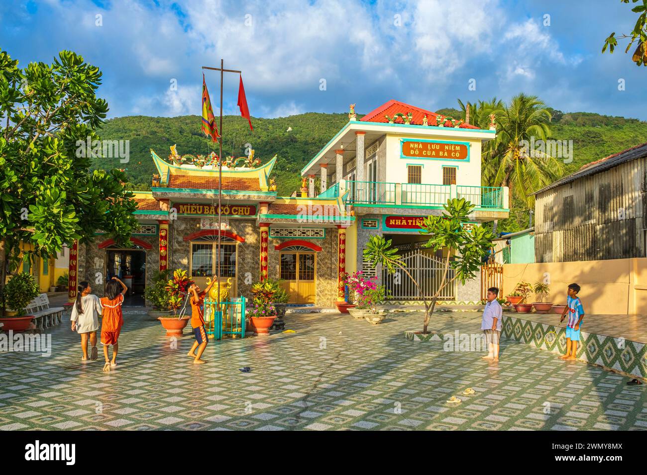 Hon ba temple hi-res stock photography and images - Alamy