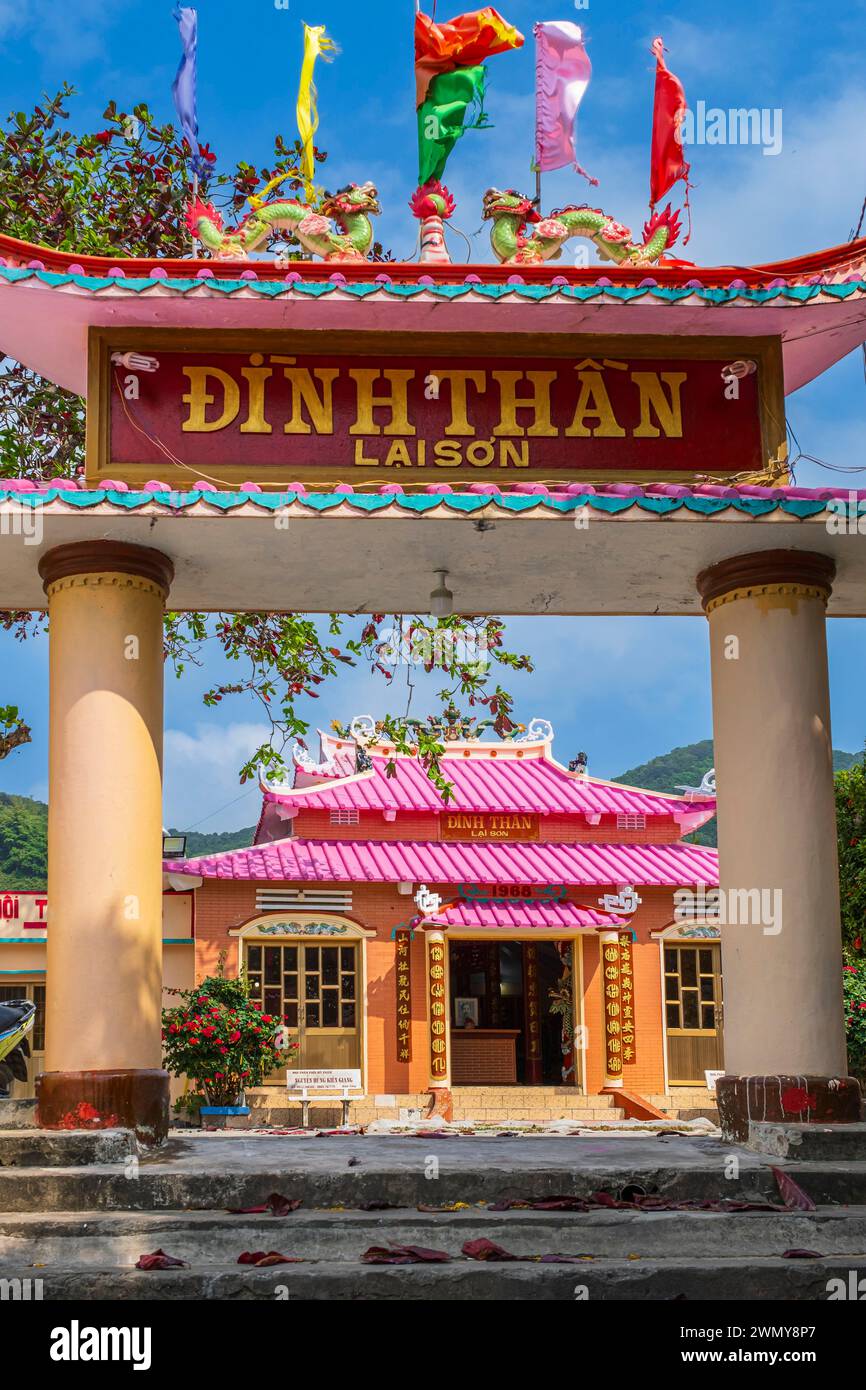 Vietnam, Kien Giang province, Hon Son (or Lai Son) island, temple in ...