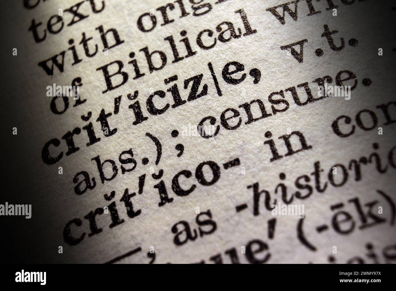 Criticize hi-res stock photography and images - Alamy