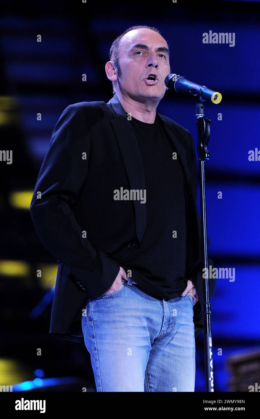 Verona Italy 07/06/2009 : Pino Mango,Italian singer, during the Wind ...