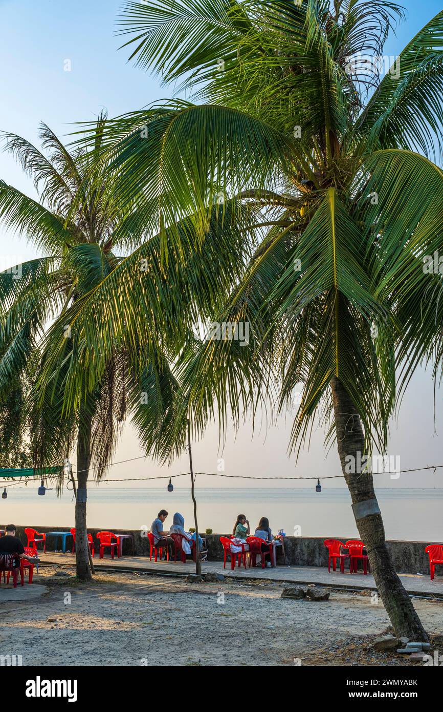 Vietnam, Mekong Delta, Kien Giang province, Rach Gia, Bai Duong park by ...