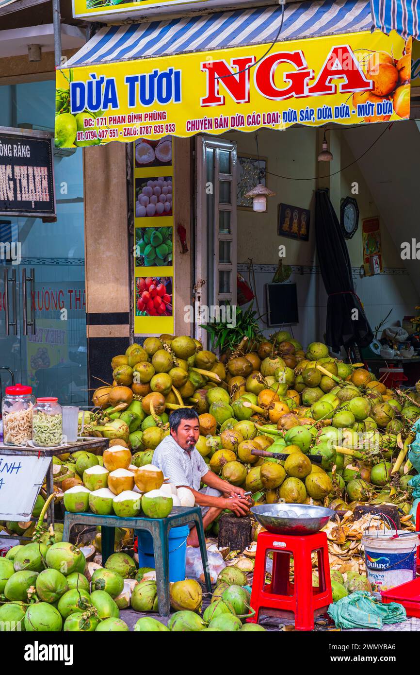 Vietnam, Mekong Delta, Can Tho, coconut shop Stock Photo - Alamy