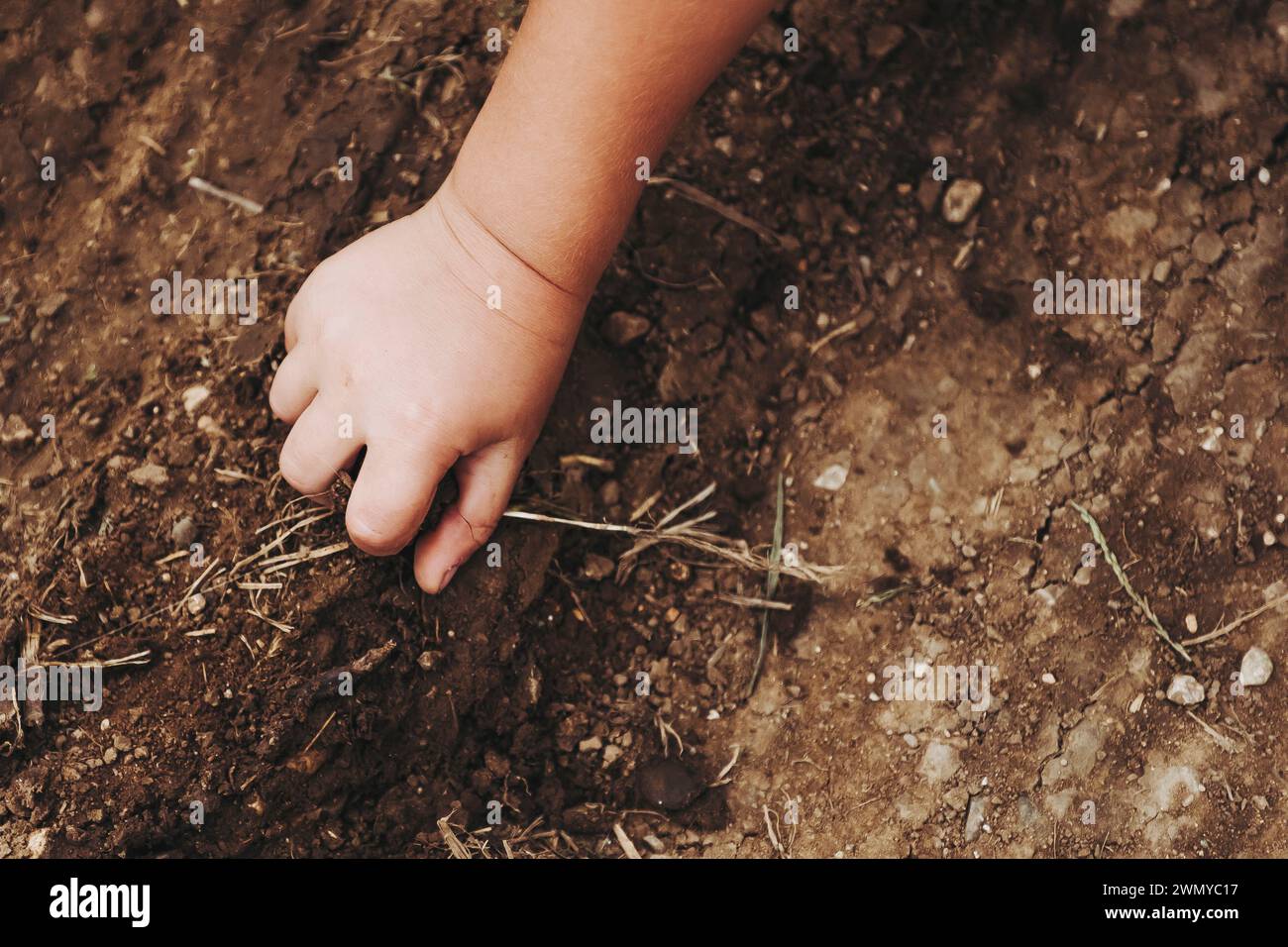 Kid dirt play hi-res stock photography and images - Alamy