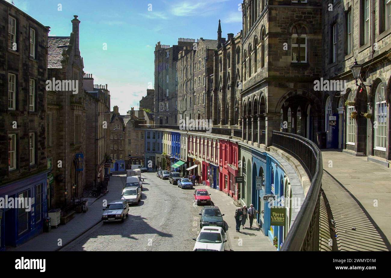 Victoria Street, Edinburgh Old Town, curves down towards The ...