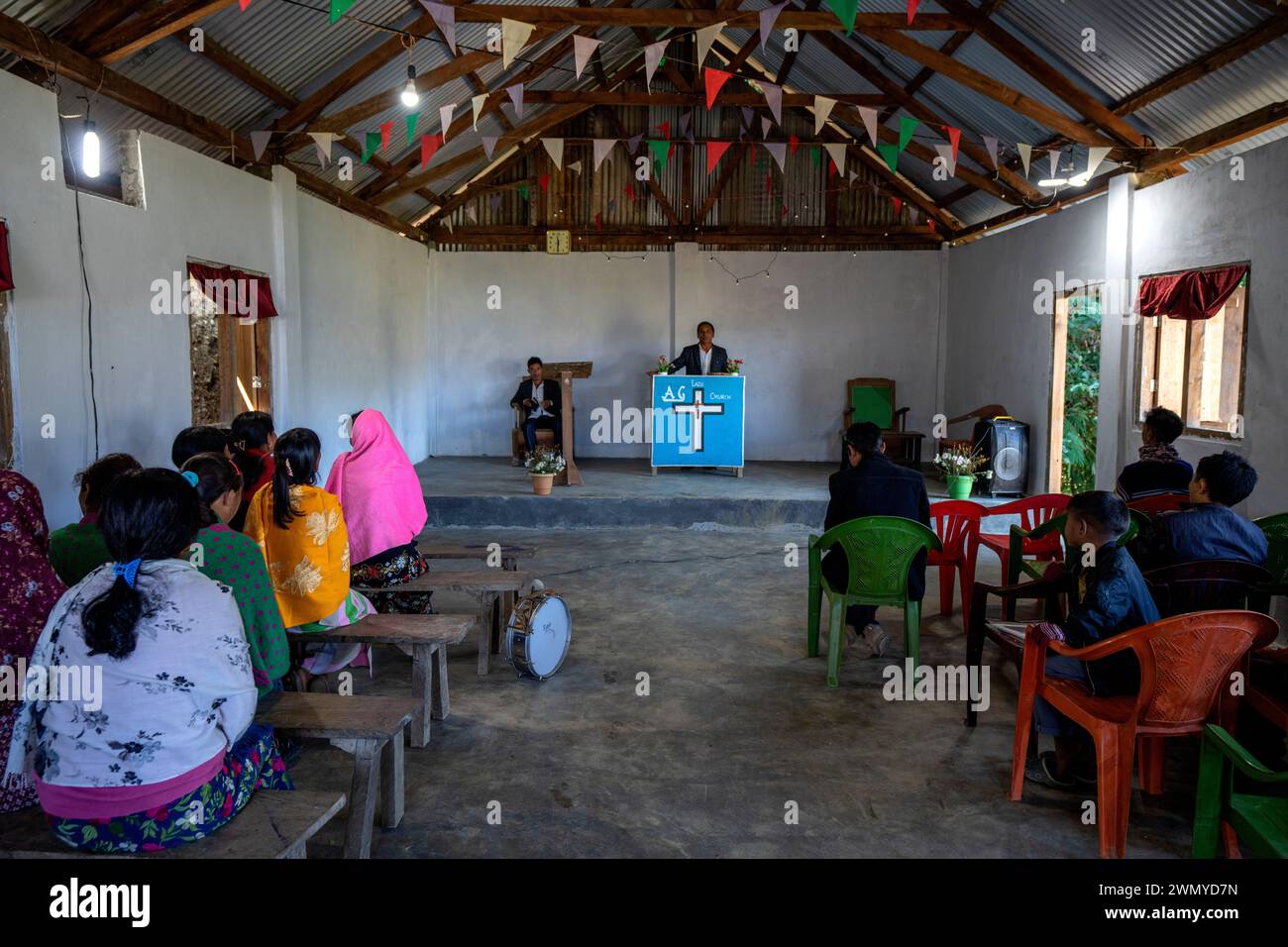India catholic church mass hi-res stock photography and images - Alamy