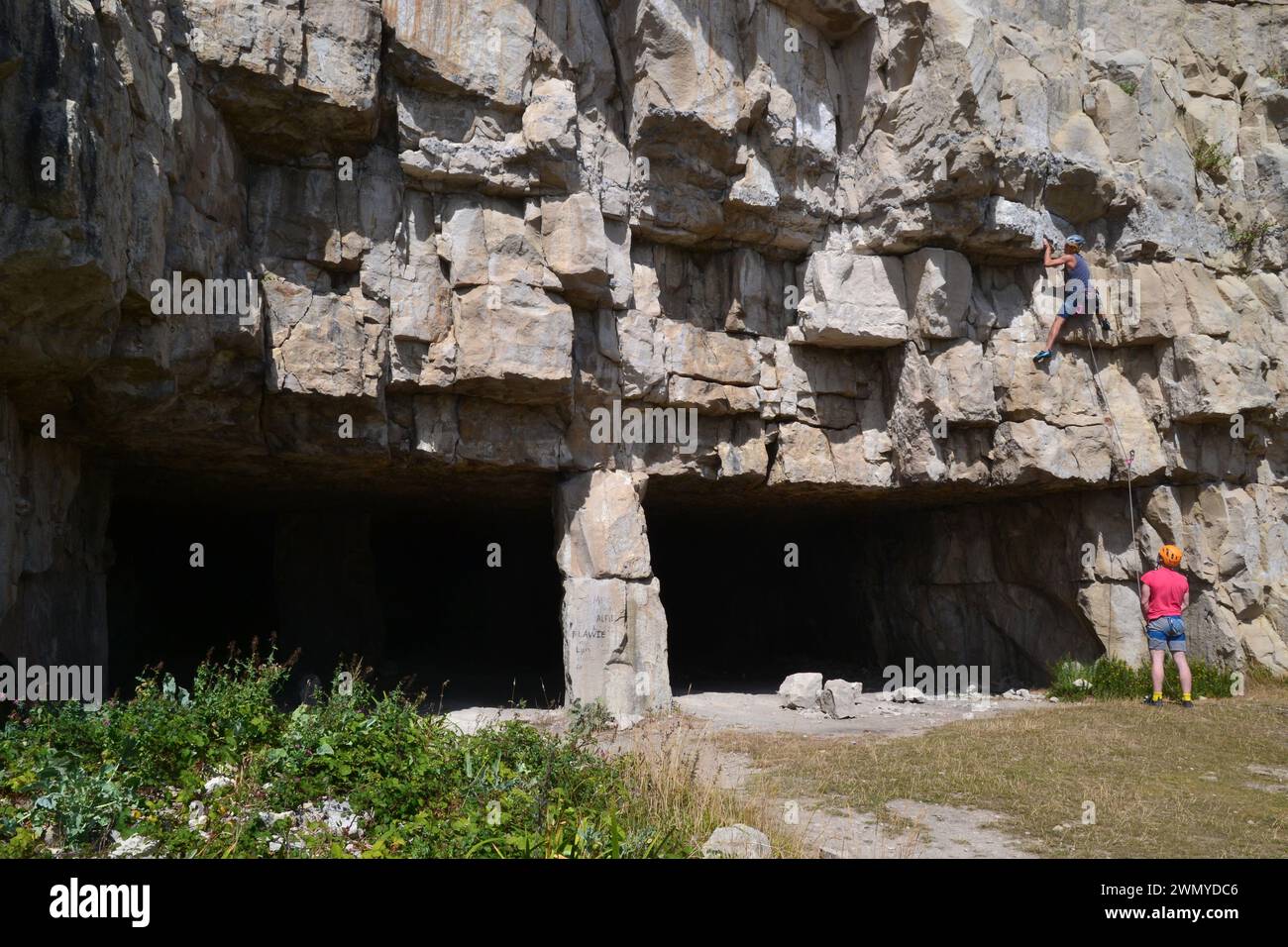 Winspit caves dorset hi-res stock photography and images - Alamy