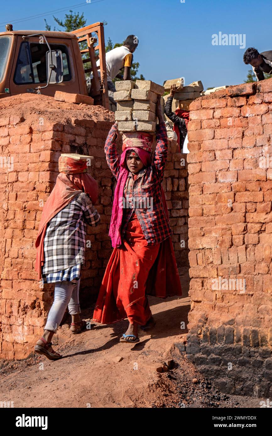India brick factory hi-res stock photography and images - Alamy