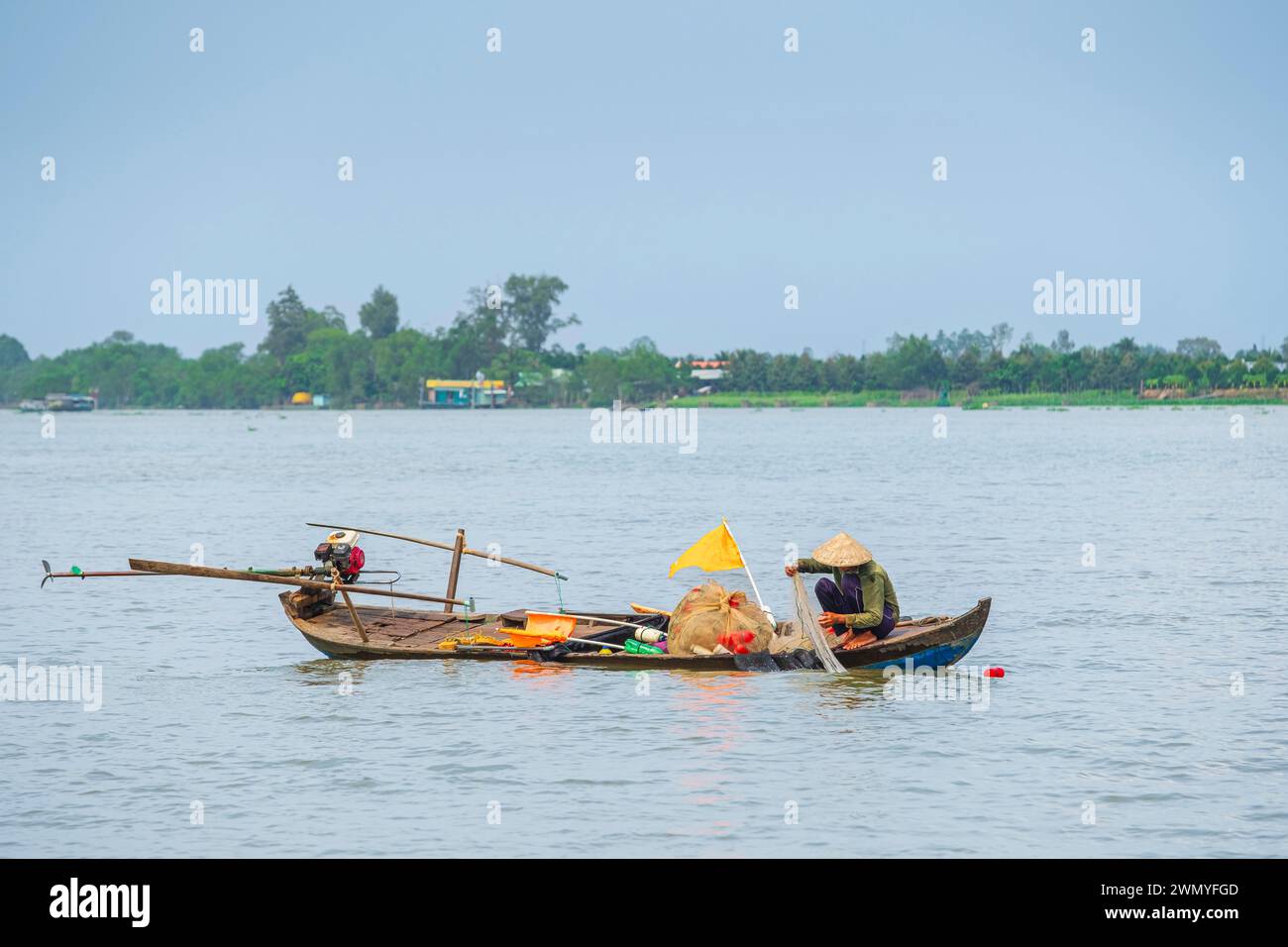 Vietnam, Mekong Delta, Cai Be, fisherman on the Mekong river Stock ...