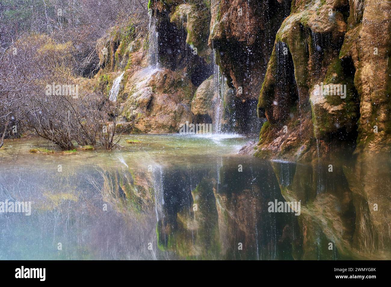 Reflecting pool surroundings hi-res stock photography and images - Alamy