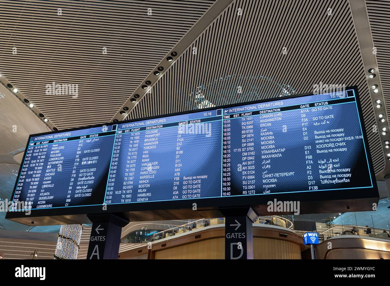 Real time flight information board hi-res stock photography and images ...