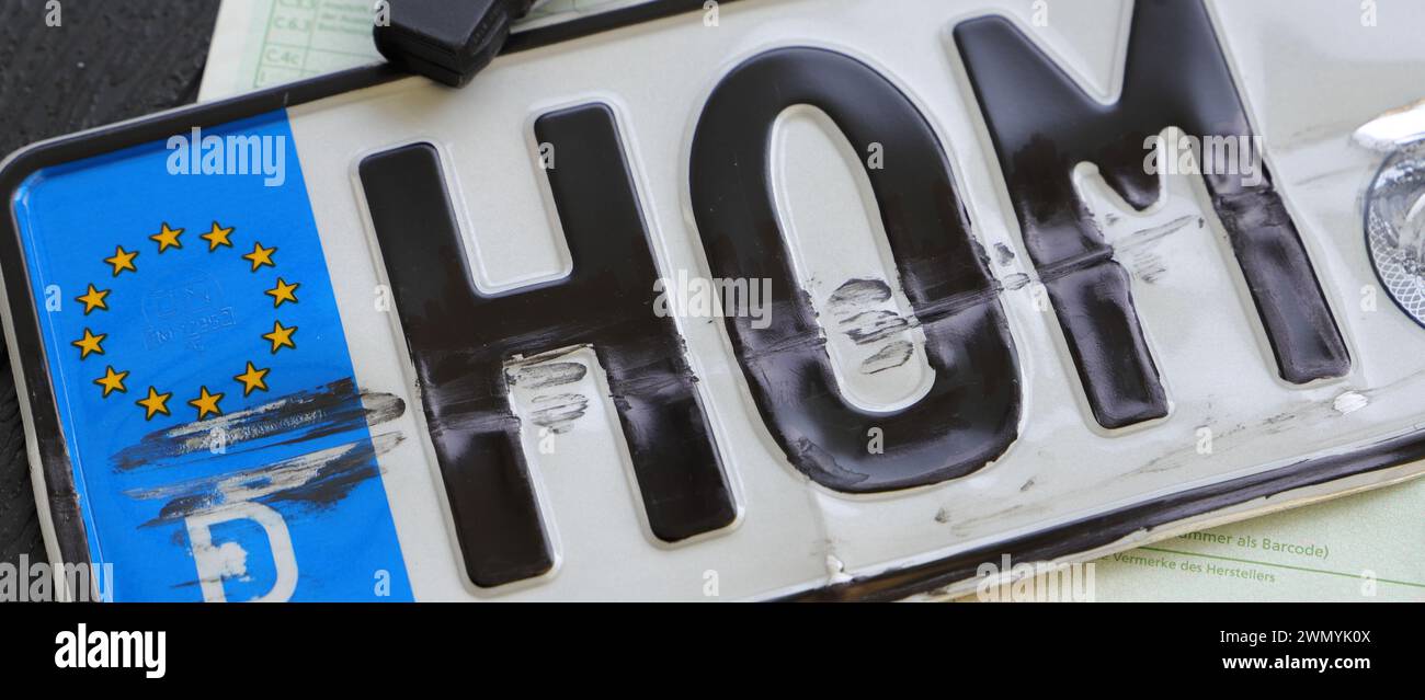 a broken license plate with car keys after an accident Stock Photo - Alamy