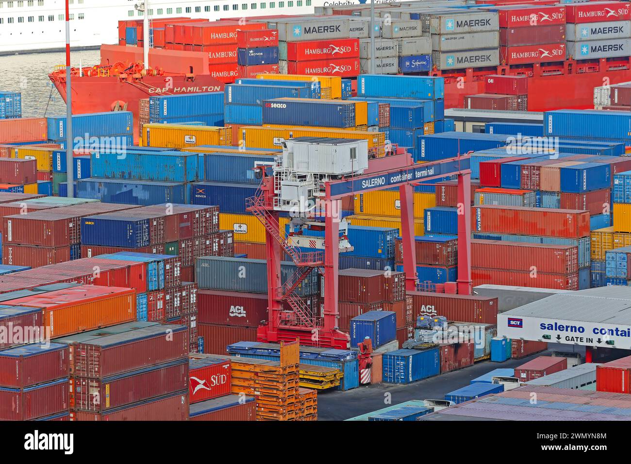 Stacked shipping containers hi-res stock photography and images - Alamy